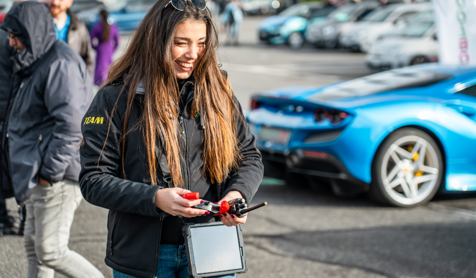 Regala un'esperienza di guida in pista - box Pro - CarSchoolBox